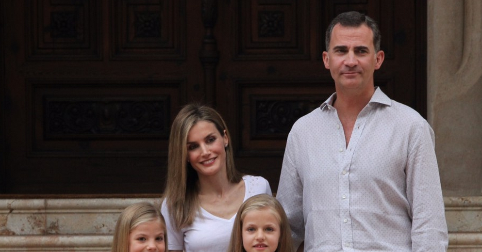 Sesión fotográfica con Sus Majestades los Reyes, Su Alteza Real la ...